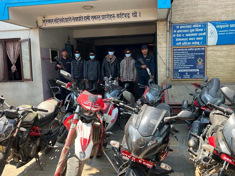 पल्सर र क्रसफायर तथा बेनेली मोटरसाइकल चोरीमा संलग्न ४ जना पक्राउ - Nepal Auto