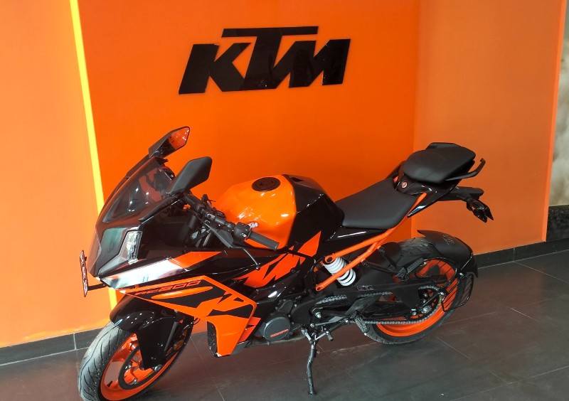 केटीएम आरसी रेन्ज र एड्भेन्चर रेन्ज नयाँ रङमा - Nepal Auto